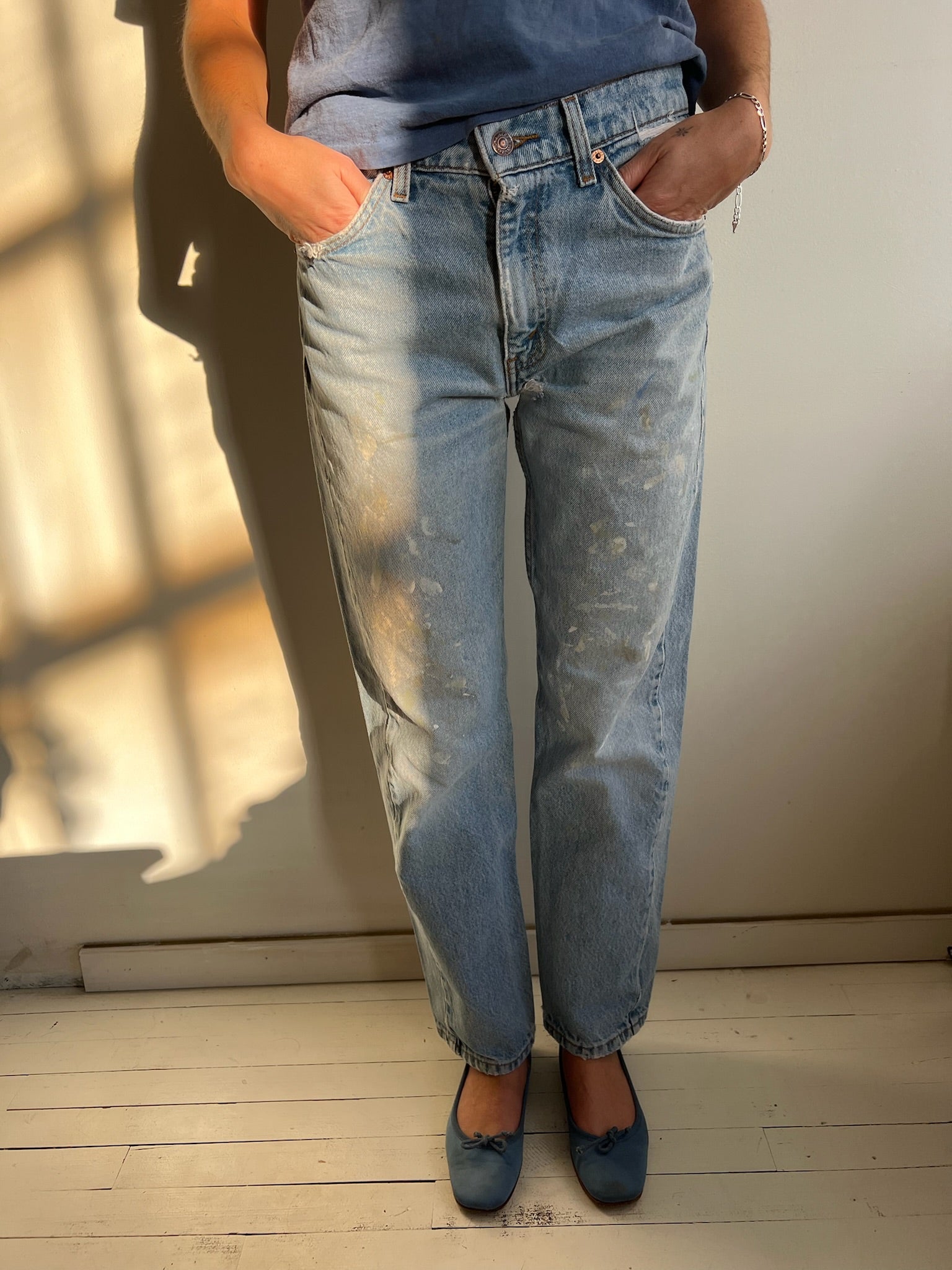 Lightwash Paint Splattered Orange Tab Levi’s – The Wanderly